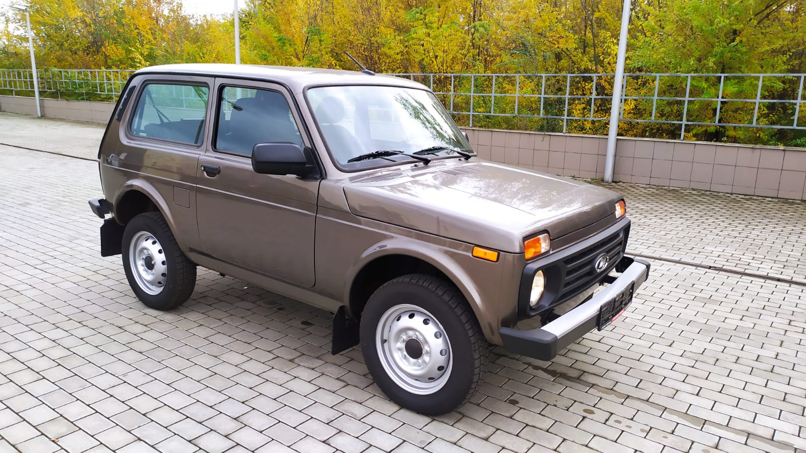 LADA NIVA LEGEND 3 ДВ. 1.7 л 8 кл. (83 л.с.), 5МТ, 4WD комплектации ...